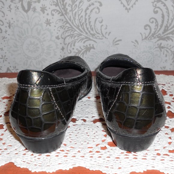 Clarks | Shoes | Clarks Artisan 7 M Dark Olive Loafers Shiny Faux Croc ...